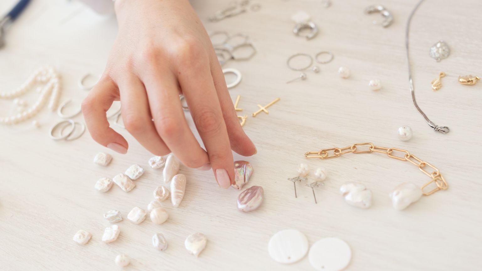 Cómo elegir joyas con significado para regalar con acierto.