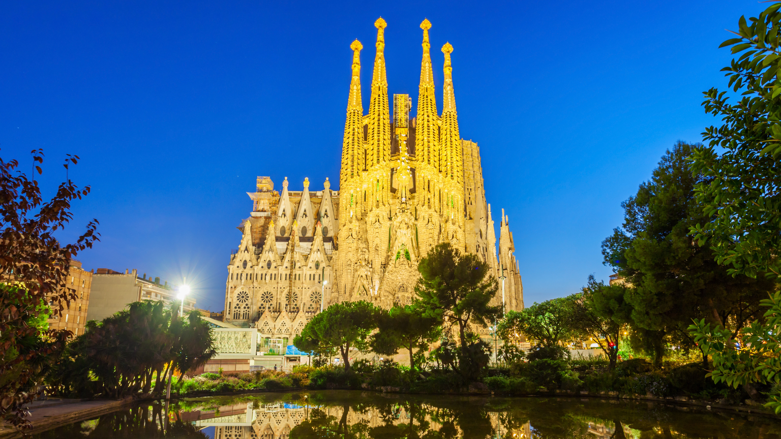 Visita guiada a la Sagrada Familia y vive Barcelona auténtica