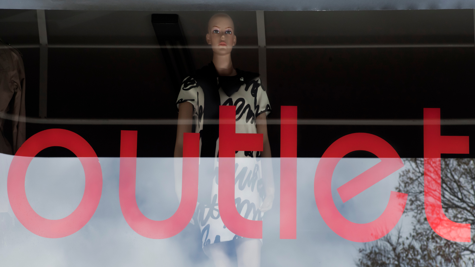 Outlet de ropa femenina con estilo cómodo, delicado y actual